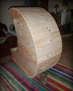 Adorable Moon Shaped Cradle: 7-Step Construction